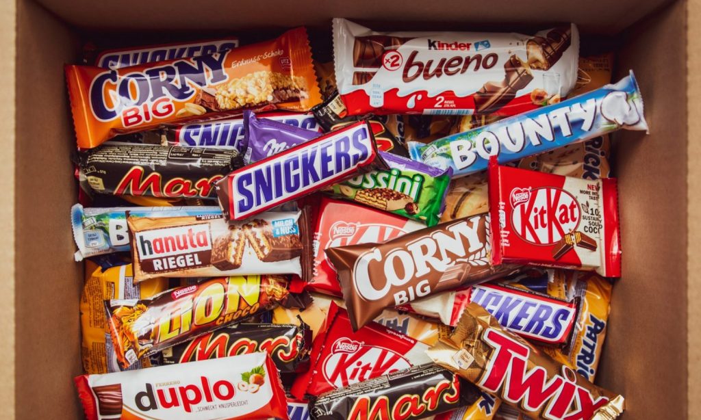 Should You Give Out Healthy Halloween Candy? Here's What Nutritionists ...