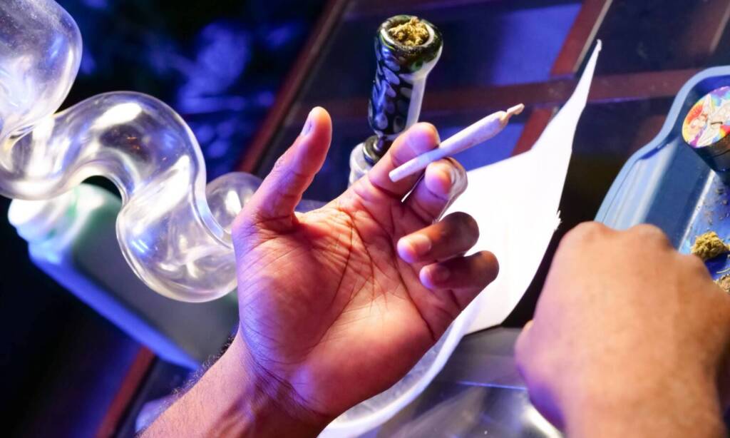 Best Tips To Roll Your Own Joint - The Fresh Toast